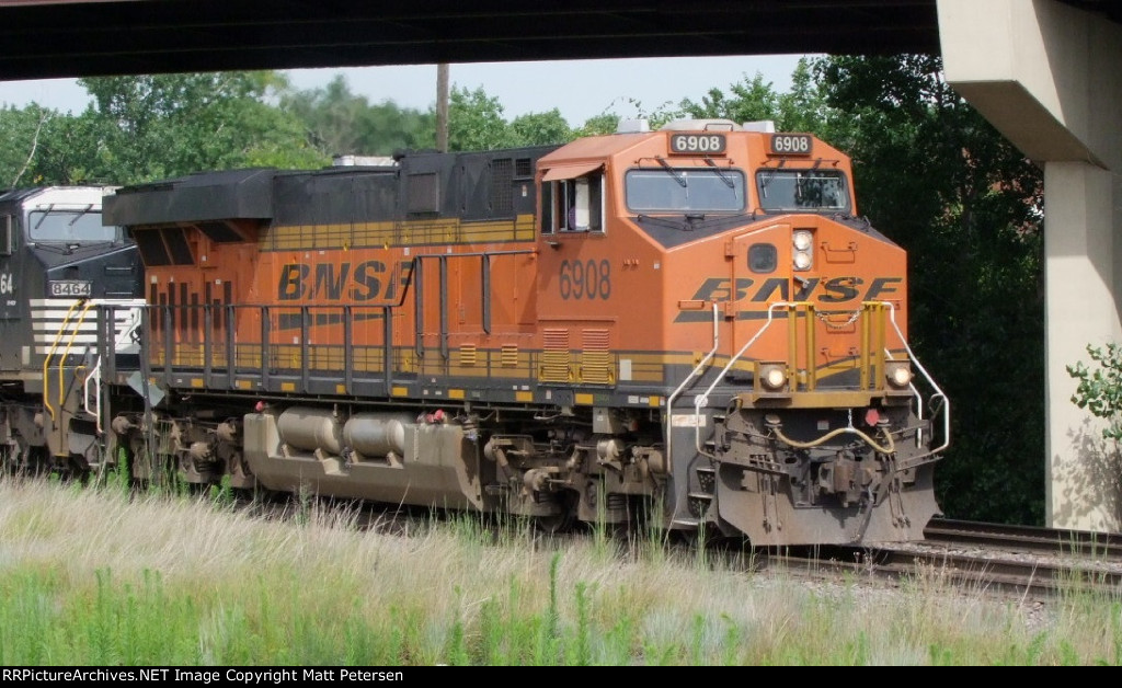 BNSF 6908